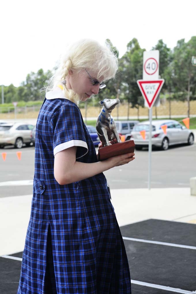 Alice Betteridge RIDB Student with their Archibull trophy – We are ...